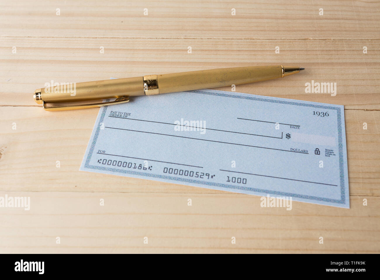 Template blank banking check cheque hi-res stock photography and images ...