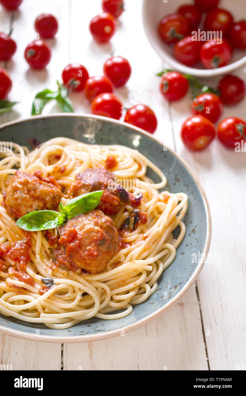Spaghetti and meatballs family hi-res stock photography and images - Alamy