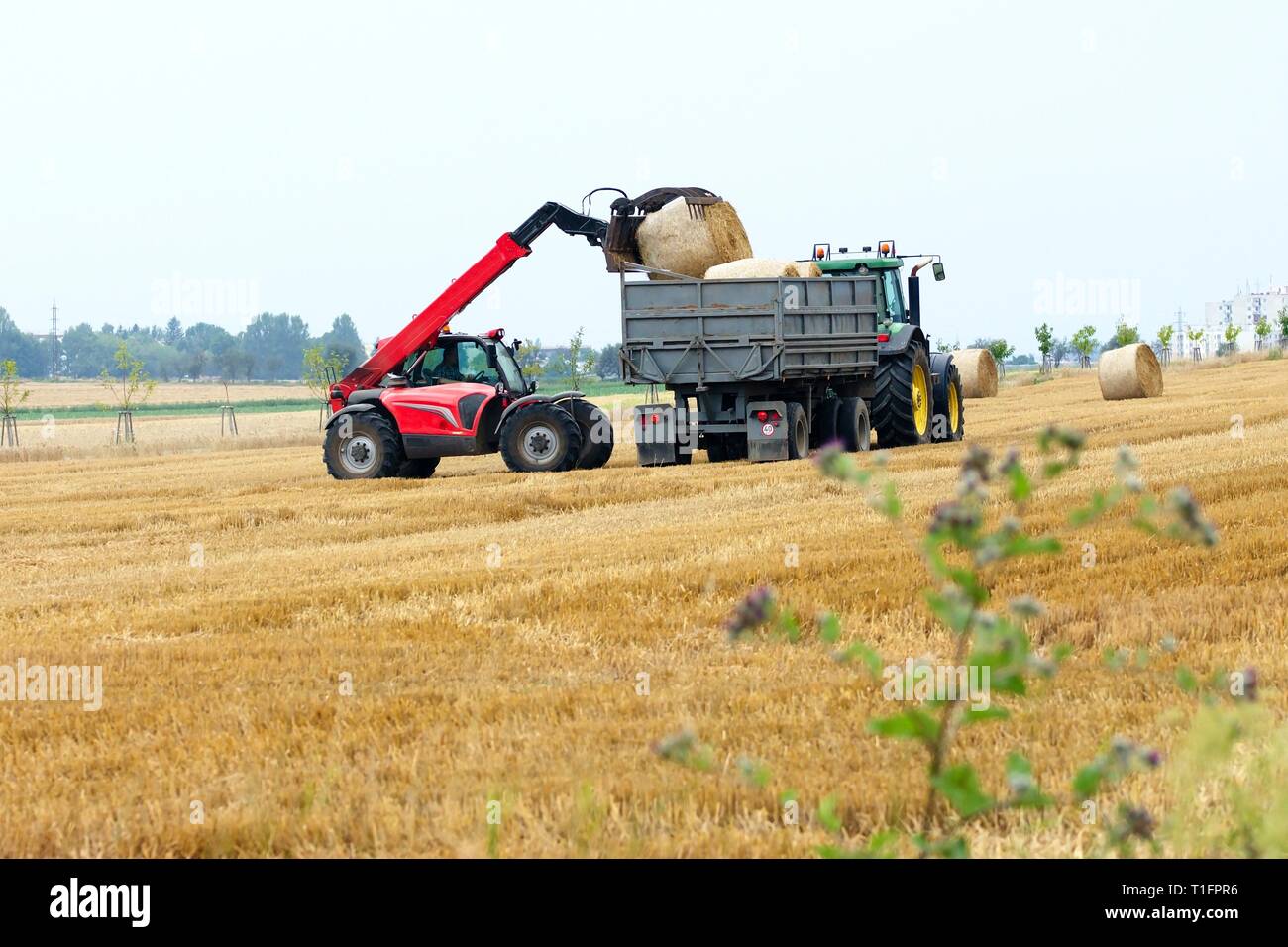 Flatbed tractor hi-res stock photography and images - Alamy