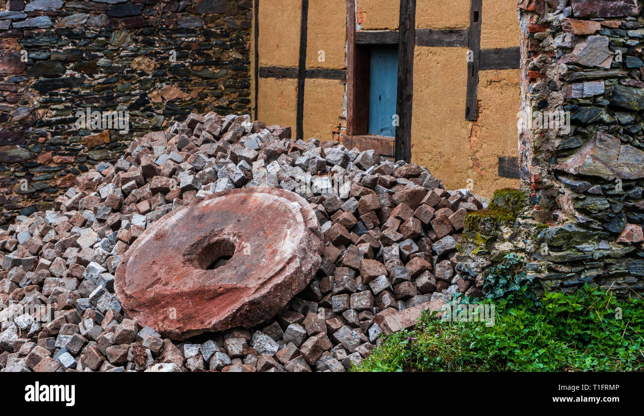 Old grain mill grinding stone hi-res stock photography and images - Alamy