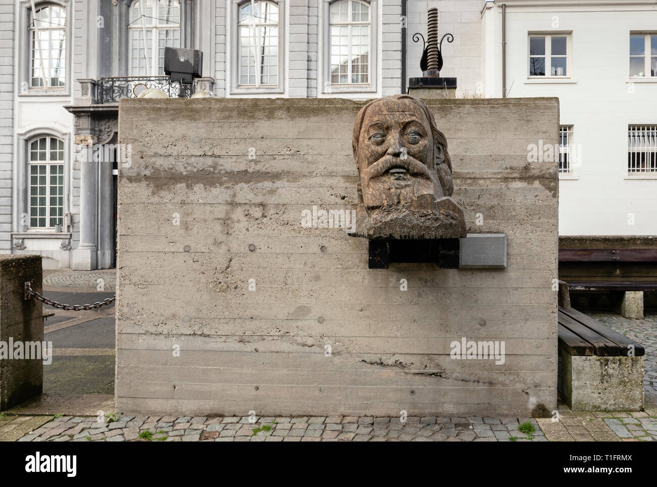 Square and monument hi-res stock photography and images - Alamy