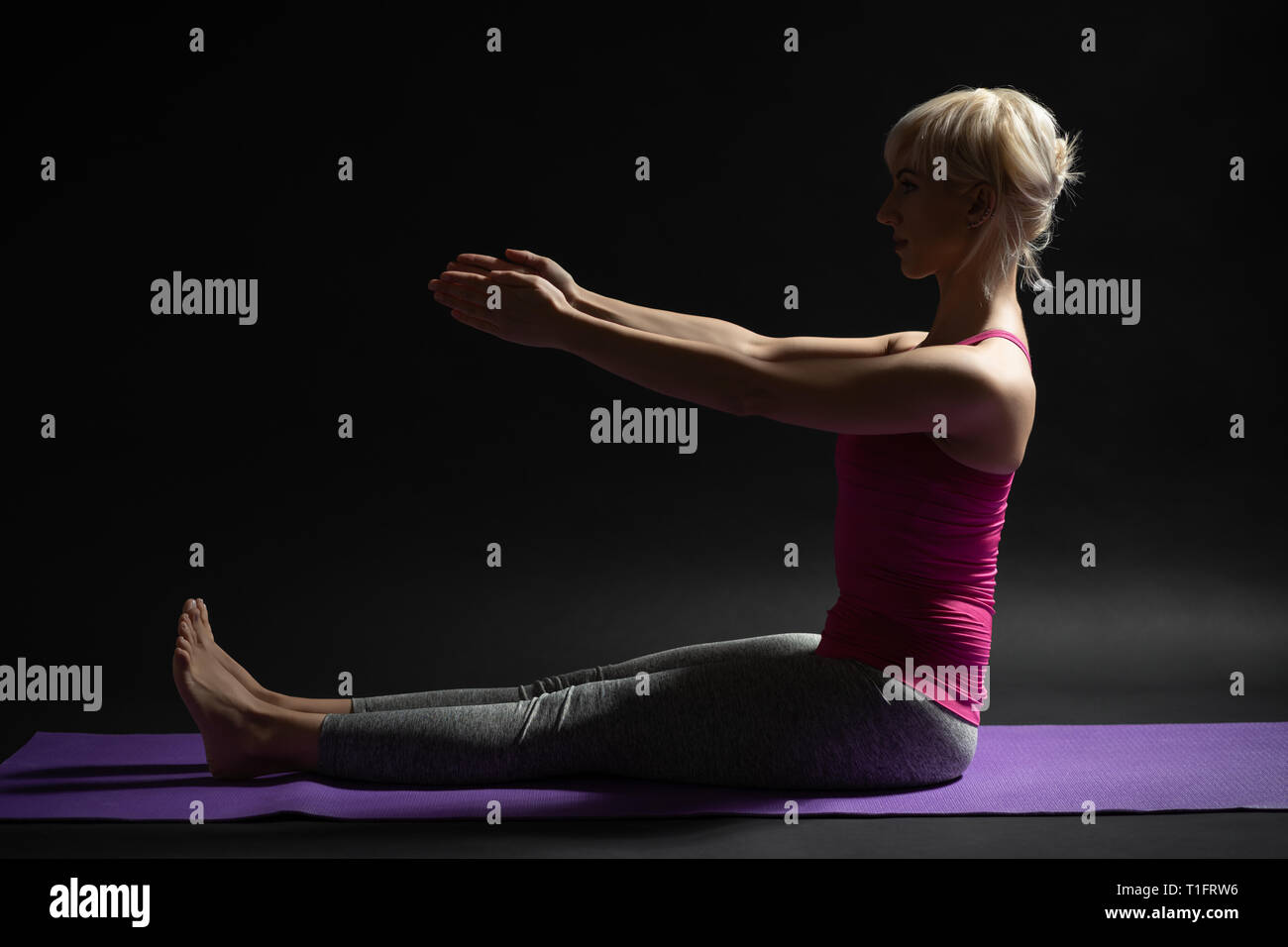 Forward pose hi-res stock photography and images - Alamy