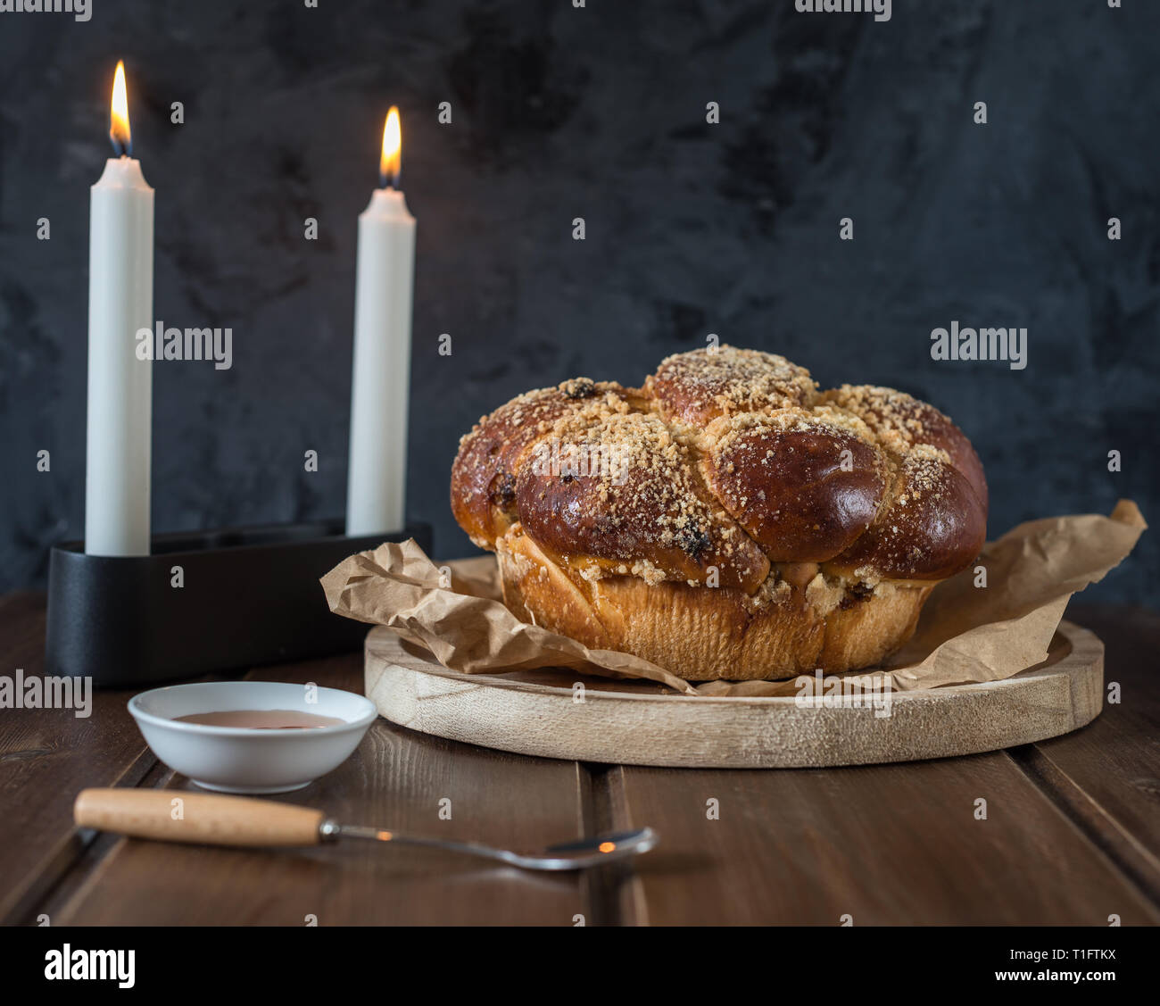 Round sweet challah hi-res stock photography and images - Alamy