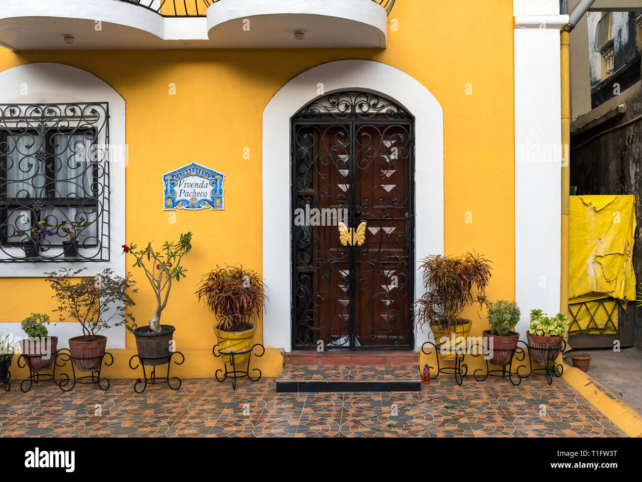 Yellow Colonial House Inside The Yellow House Maine Memory Network