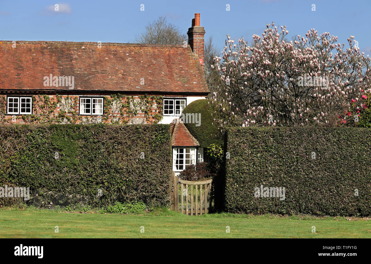 Garden brick flint hi-res stock photography and images - Alamy