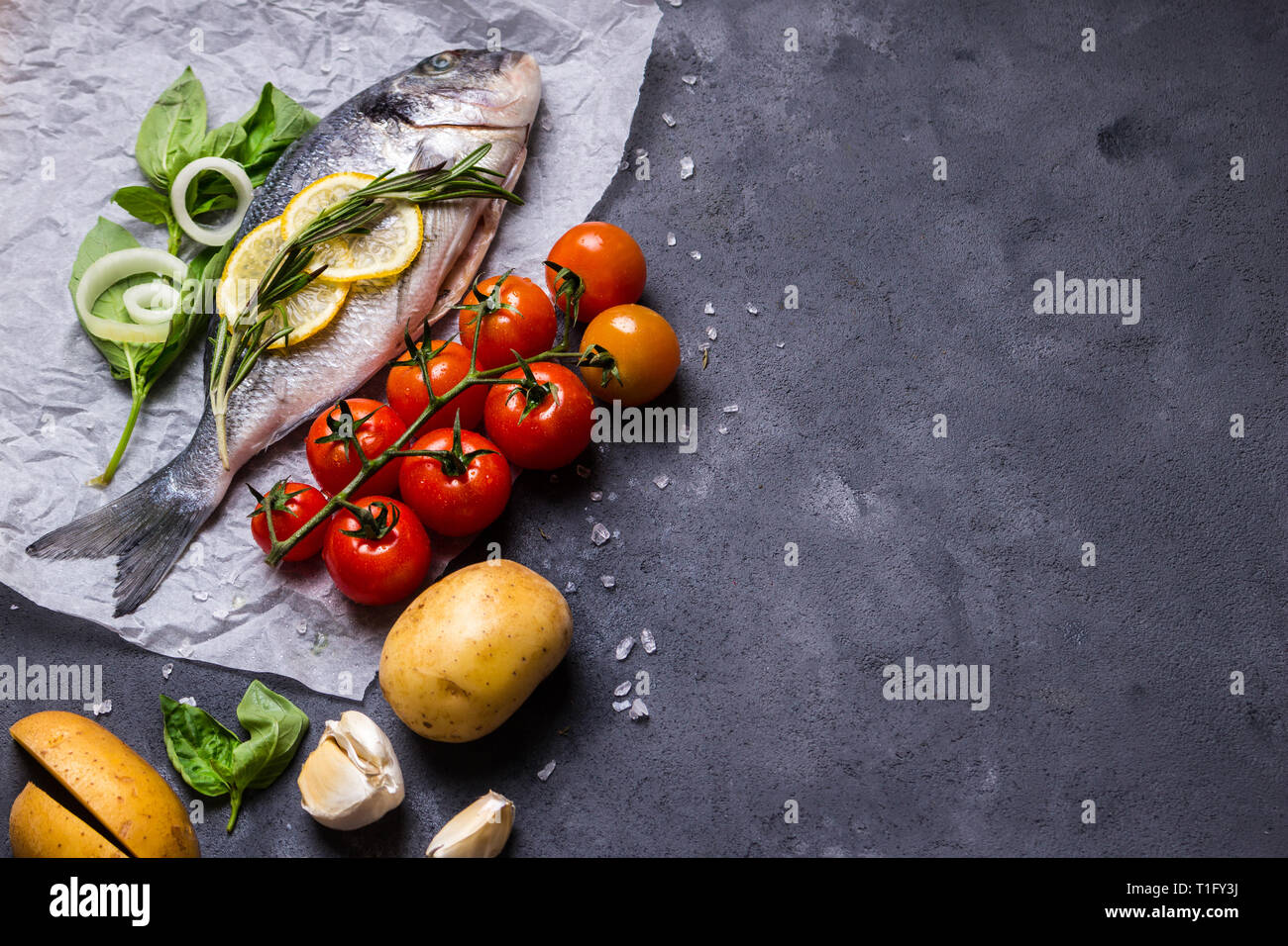 Fresh fish background Stock Photo - Alamy