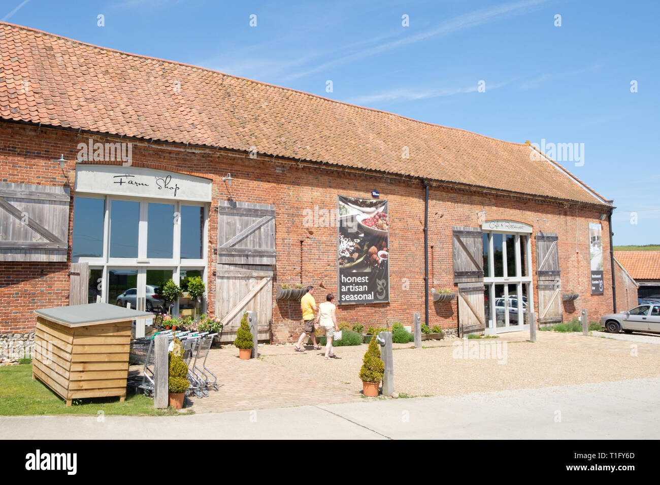 Farm shop cafe hi-res stock photography and images - Alamy