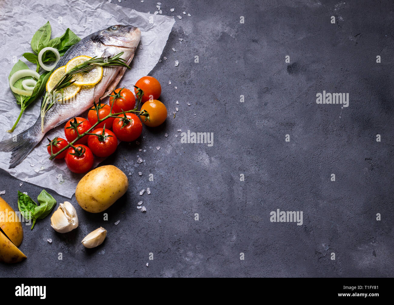 Fresh fish background Stock Photo - Alamy