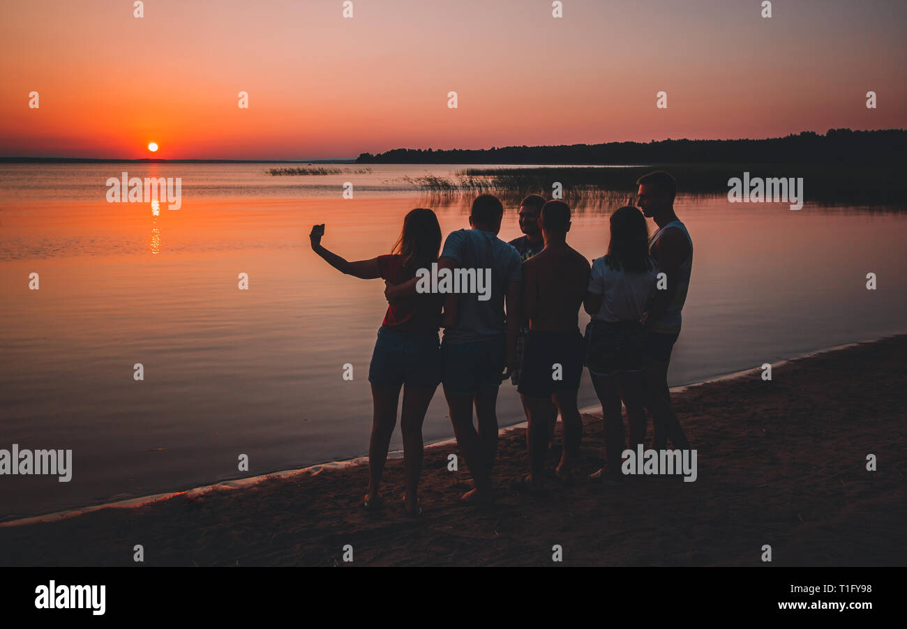 Group young people running sea hi-res stock photography and images - Alamy
