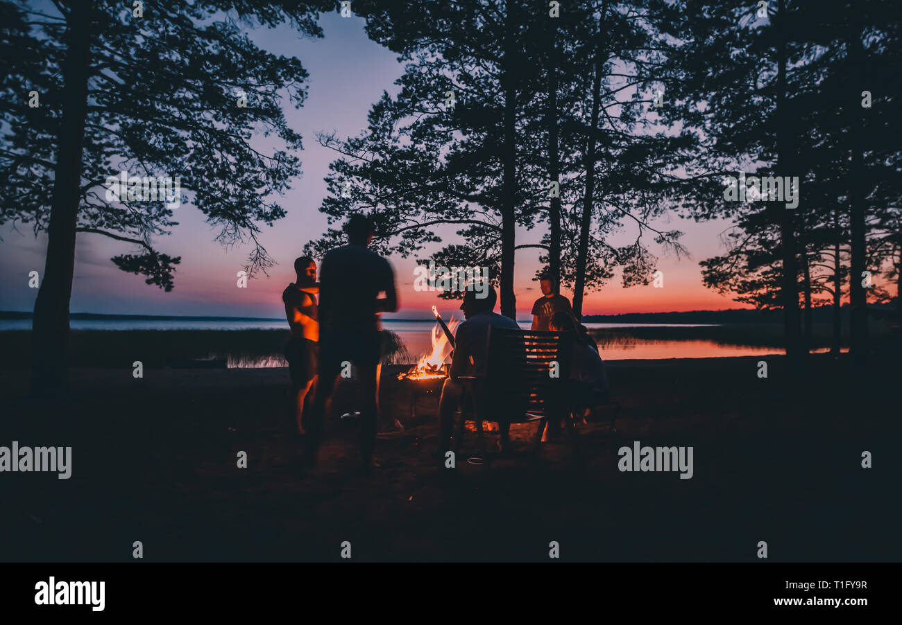 Campfire talking hi-res stock photography and images - Alamy