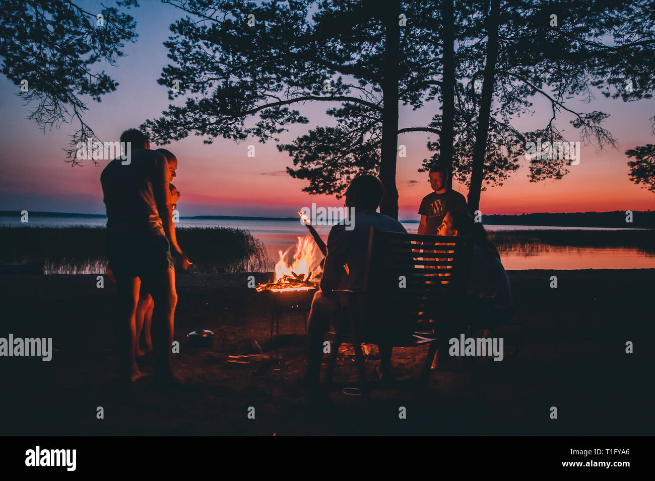 Campfire talking hi-res stock photography and images - Alamy