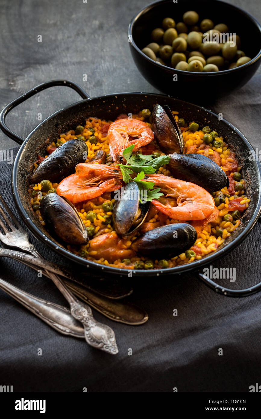 Plate paella seafood chicken close hi-res stock photography and images ...