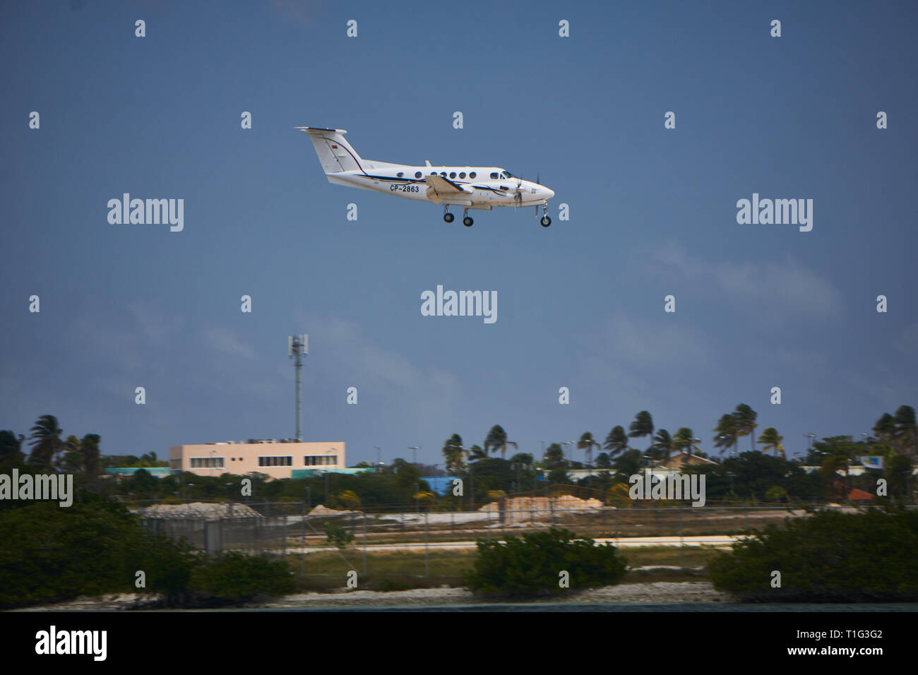 Plane landing in Aruba Airport Stock Photo - Alamy