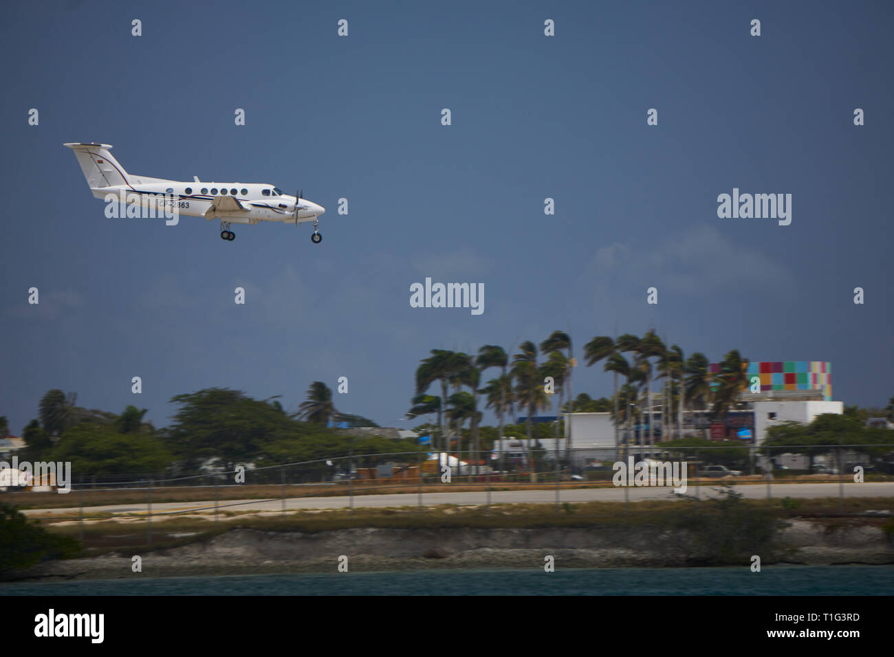 Plane landing in Aruba Airport Stock Photo - Alamy