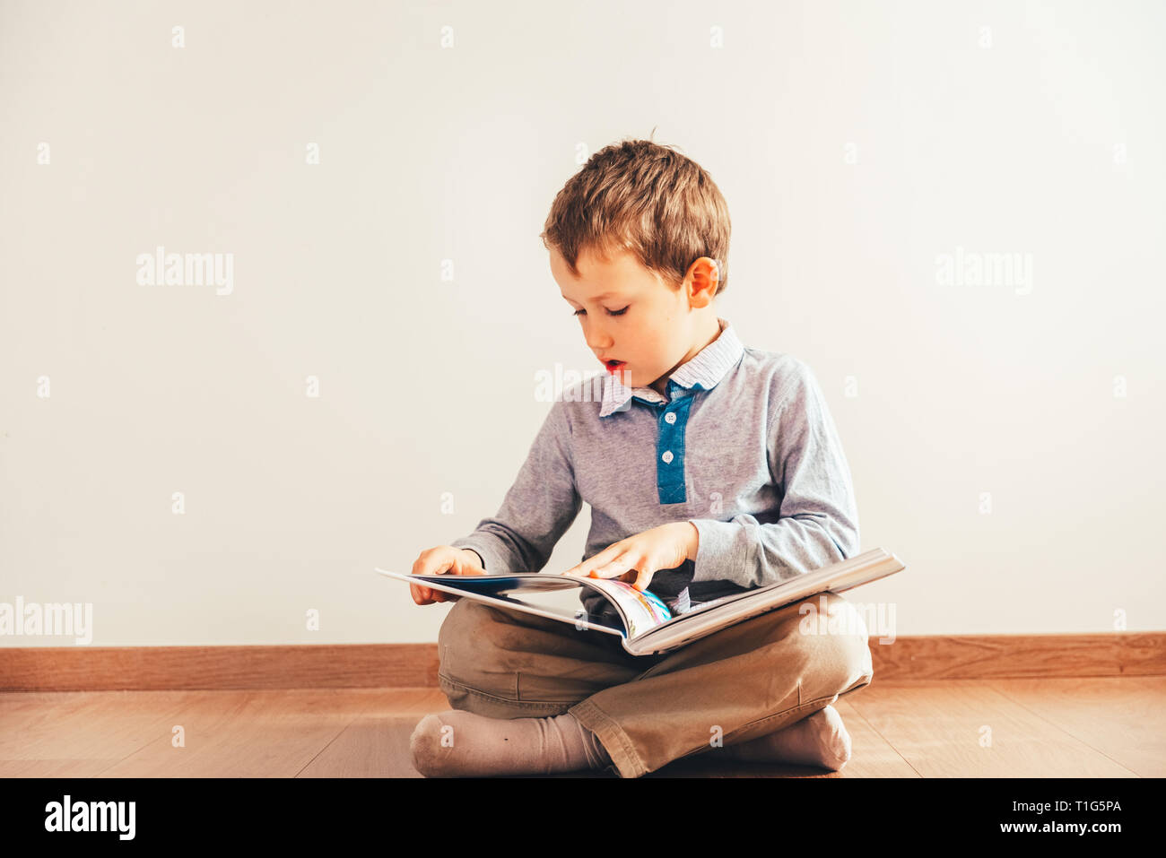 Kid interested in book hi-res stock photography and images - Alamy