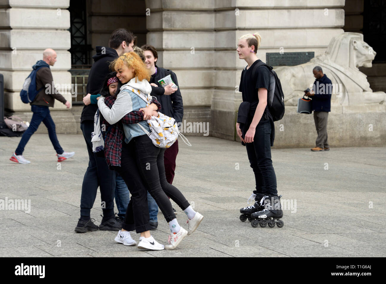 People hugging hi-res stock photography and images - Alamy