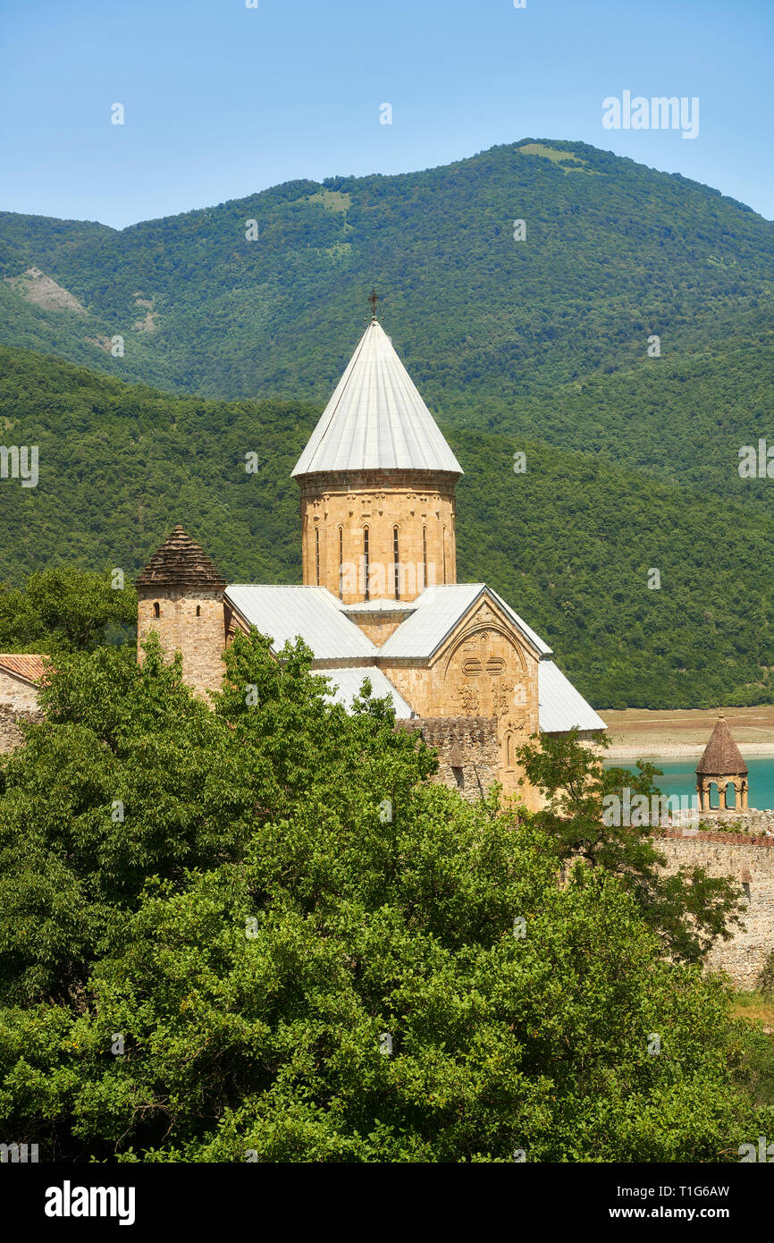 Pictures & images of the Ananuri castle complex & Georgian Orthodox ...