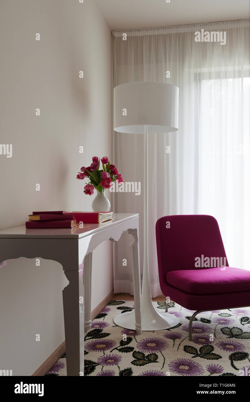 Table and purple chair in modern bedroom Stock Photo - Alamy