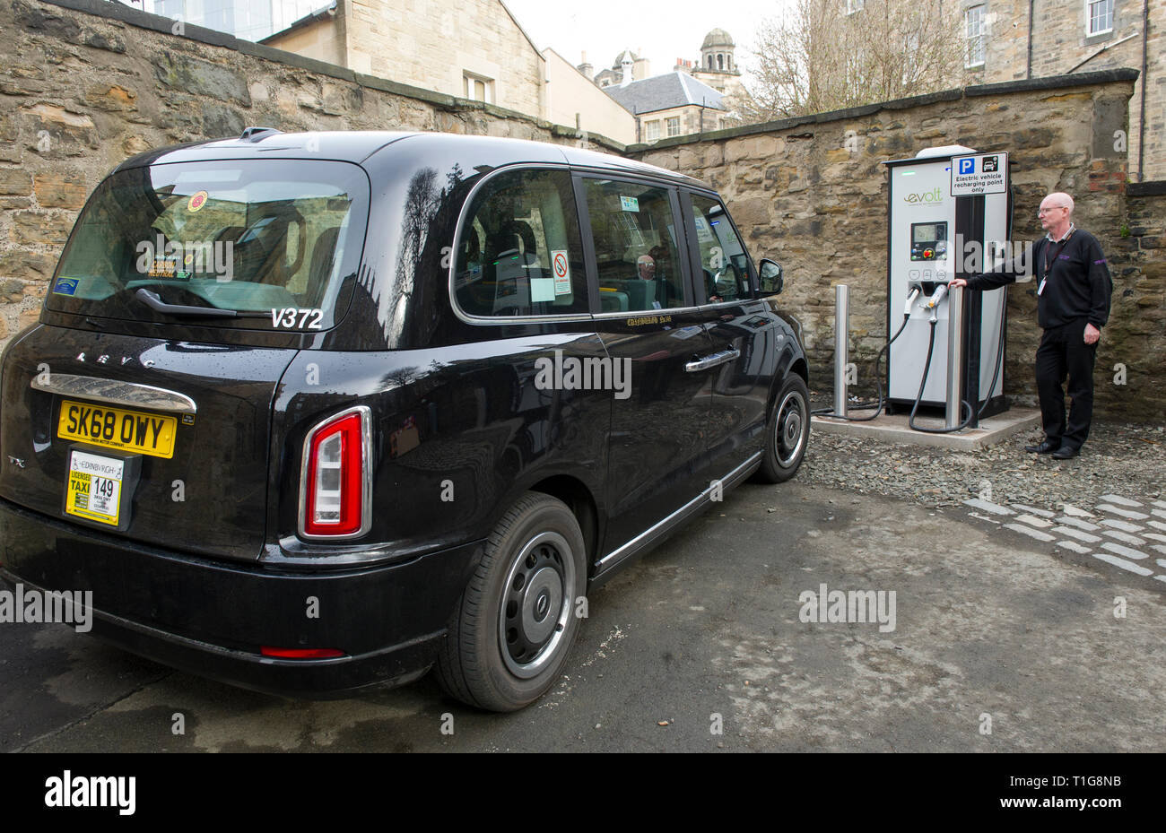 Hybrid electric taxi hi-res stock photography and images - Alamy