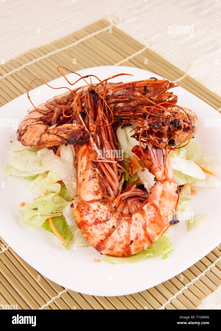 Seared Jumbo prawns with lettuce on restaurant table Stock Photo - Alamy