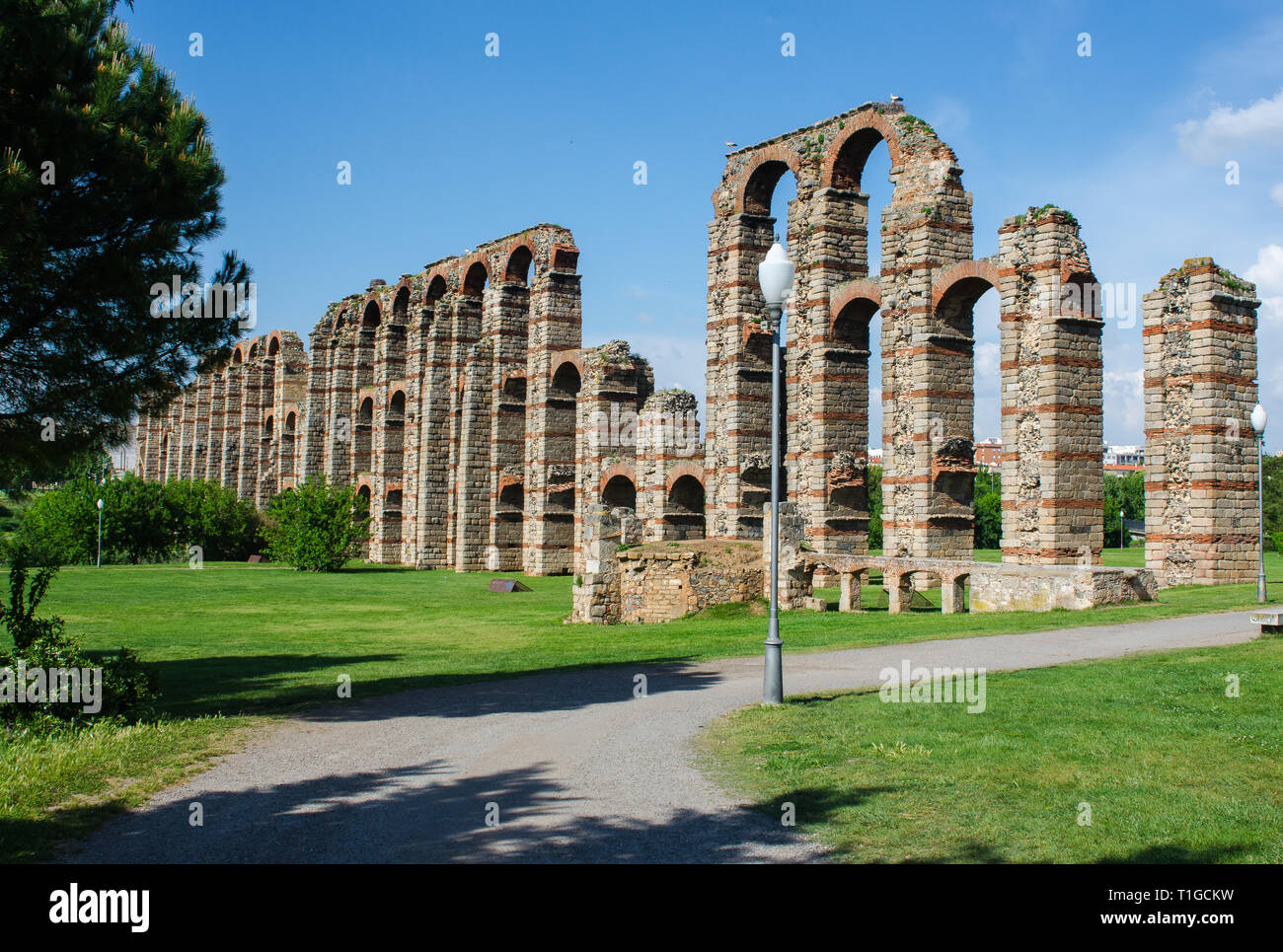 Antique roman aqueduct merida hi-res stock photography and images - Alamy