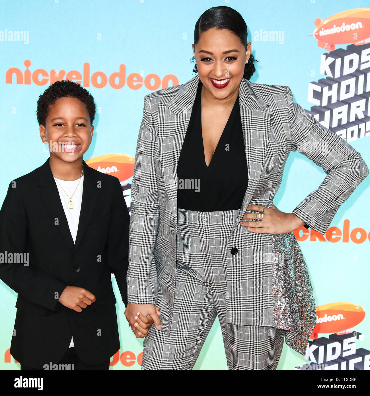 LOS ANGELES, CA, USA - MARCH 23: Cree Taylor Hardrict and Tia Mowry ...