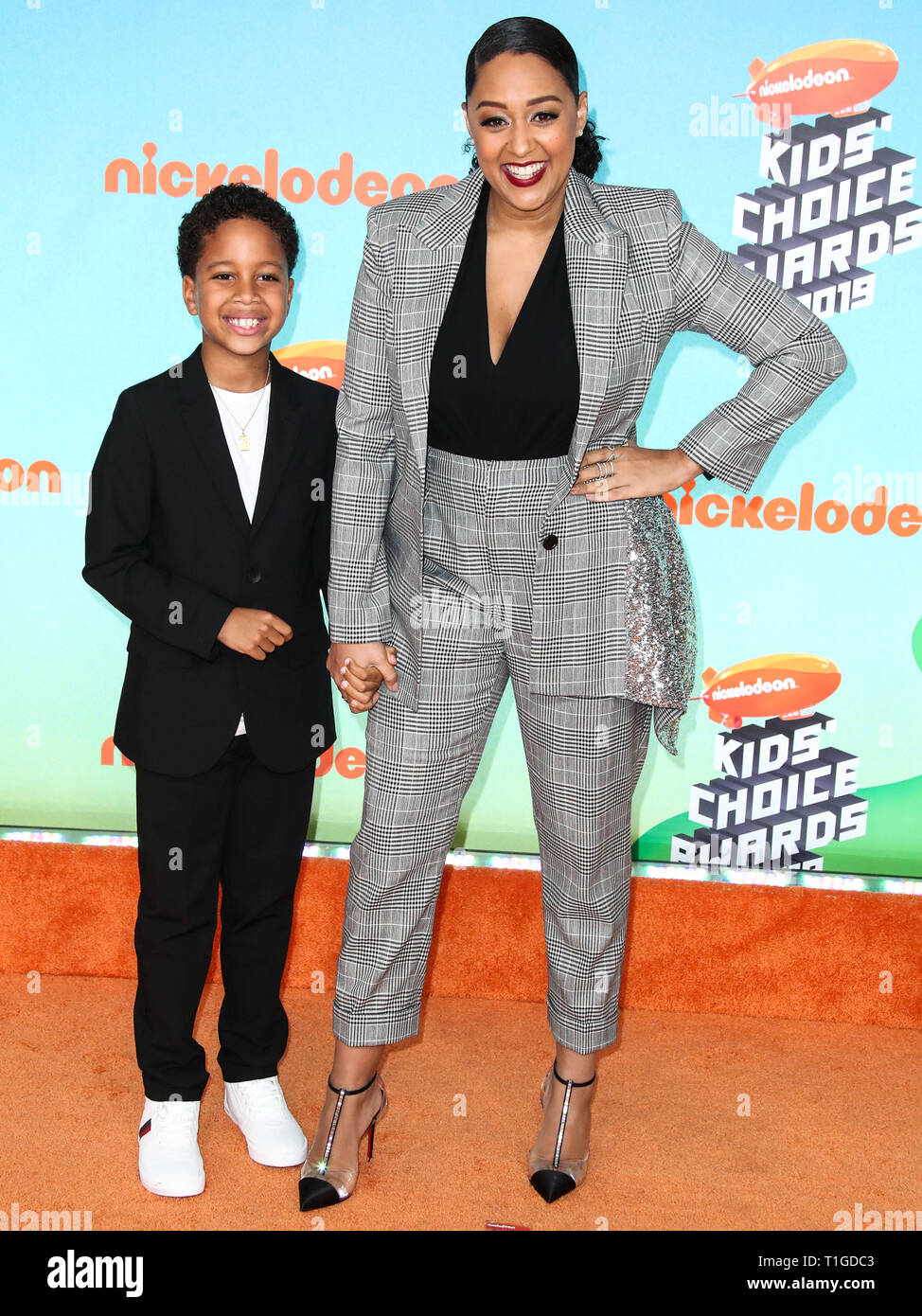 LOS ANGELES, CA, USA - MARCH 23: Cree Taylor Hardrict and Tia Mowry ...