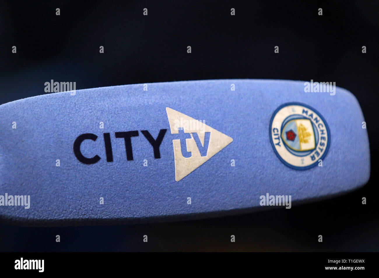 Manchester city logo hi-res stock photography and images - Alamy