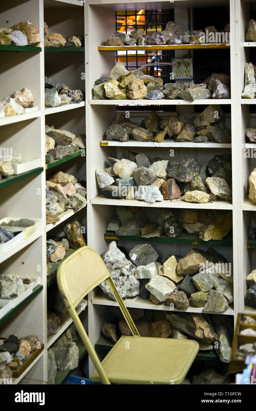 Souvenir shop rocks hi-res stock photography and images - Alamy