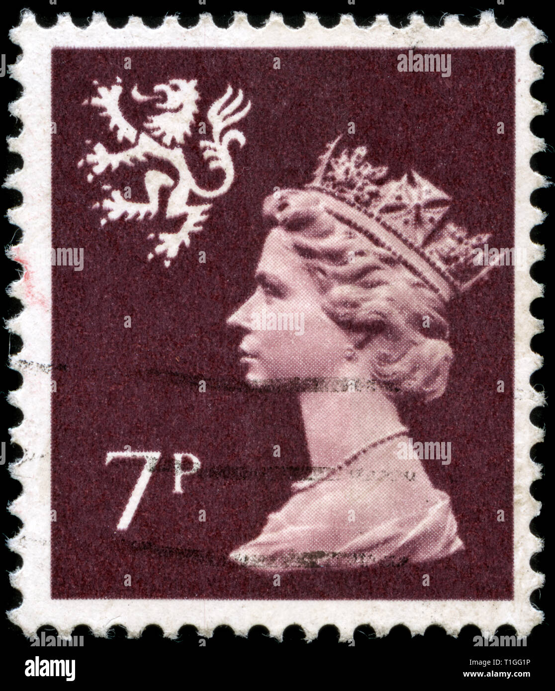 Queen elizabeth ii 7p machin portrait hi-res stock photography and ...