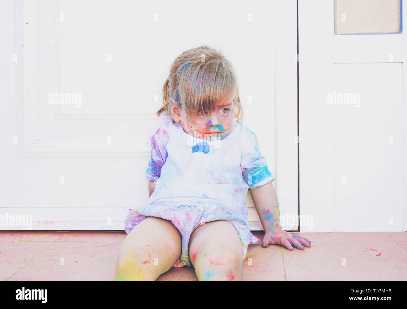 Little girl dirty of paint Stock Photo - Alamy