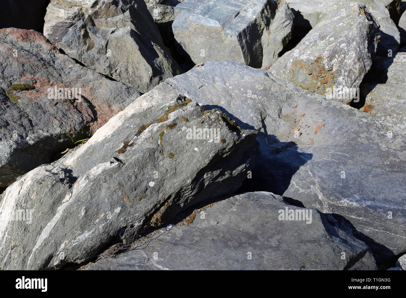 Big grey rocks hi-res stock photography and images - Alamy
