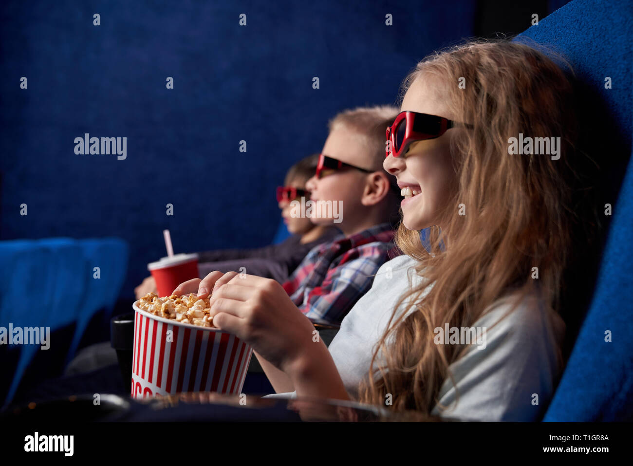 Kids watching movie theater hi-res stock photography and images - Alamy