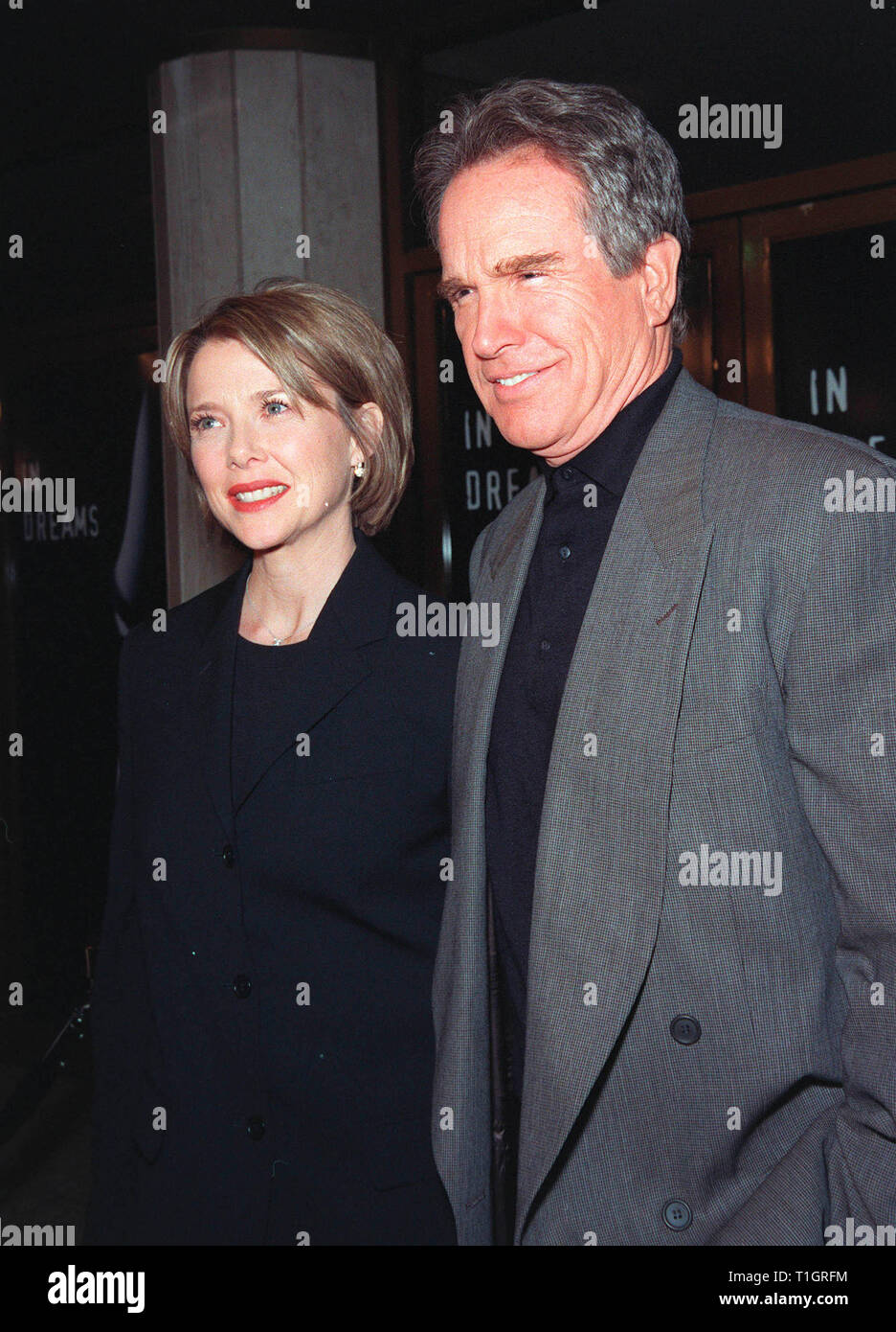 LOS ANGELES, CA - January 12, 1999: Actress ANNETTE BENING & actor ...