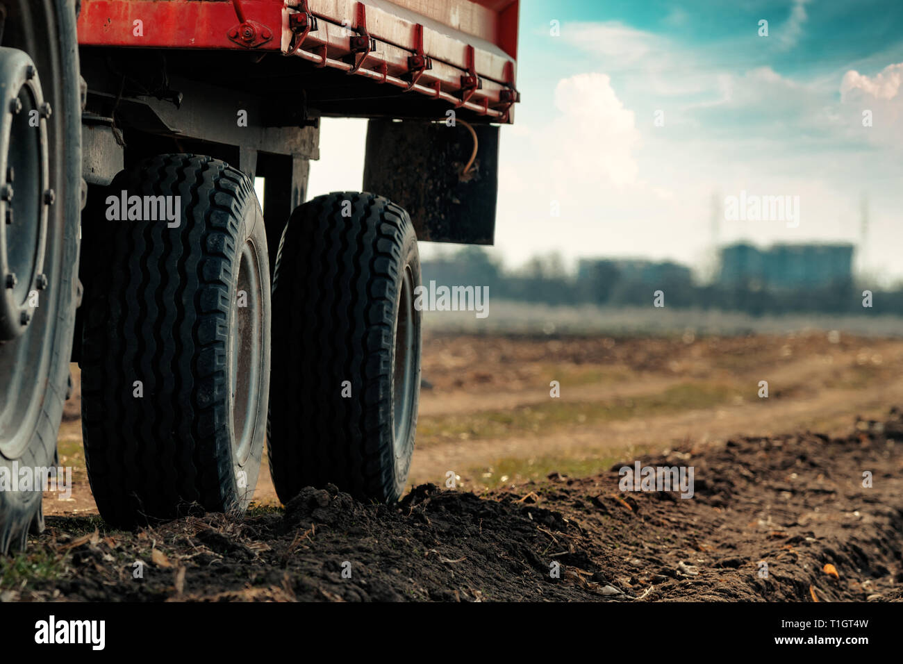 Hauling dirt hi-res stock photography and images - Alamy