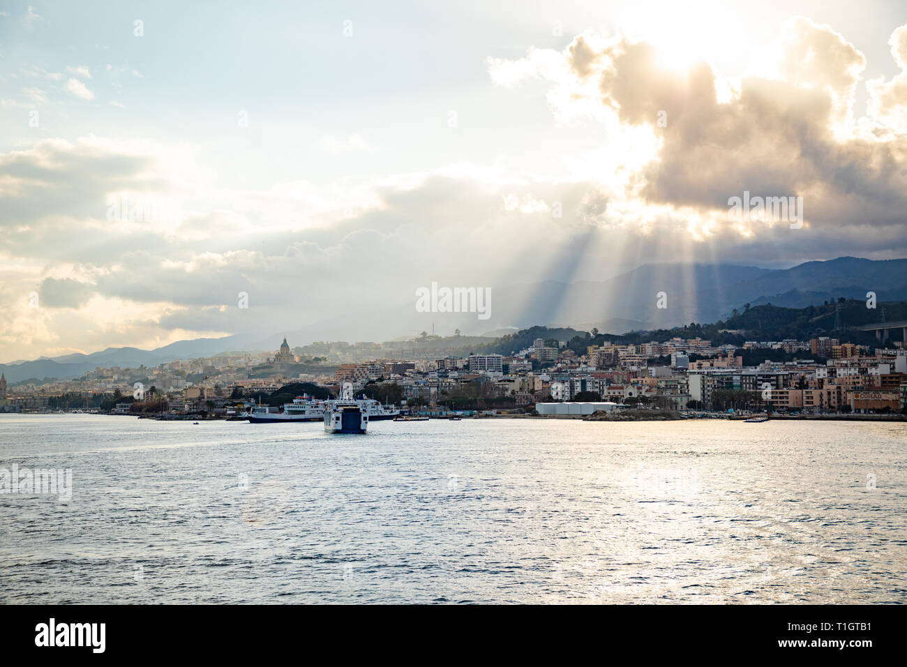 Messina port hi-res stock photography and images - Alamy