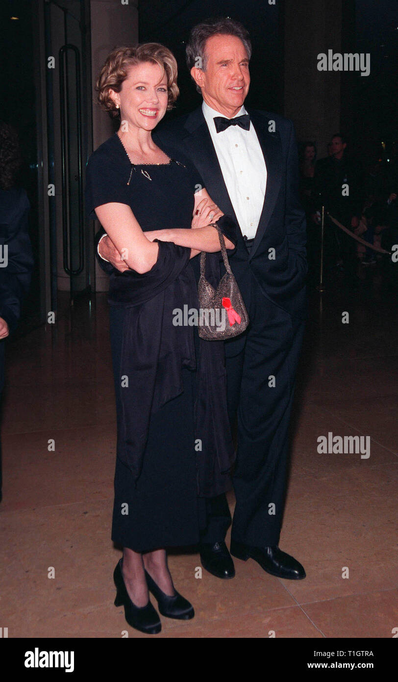 LOS ANGELES, CA - February 20, 1999: Actor WARREN BEATTY & actress wife ...