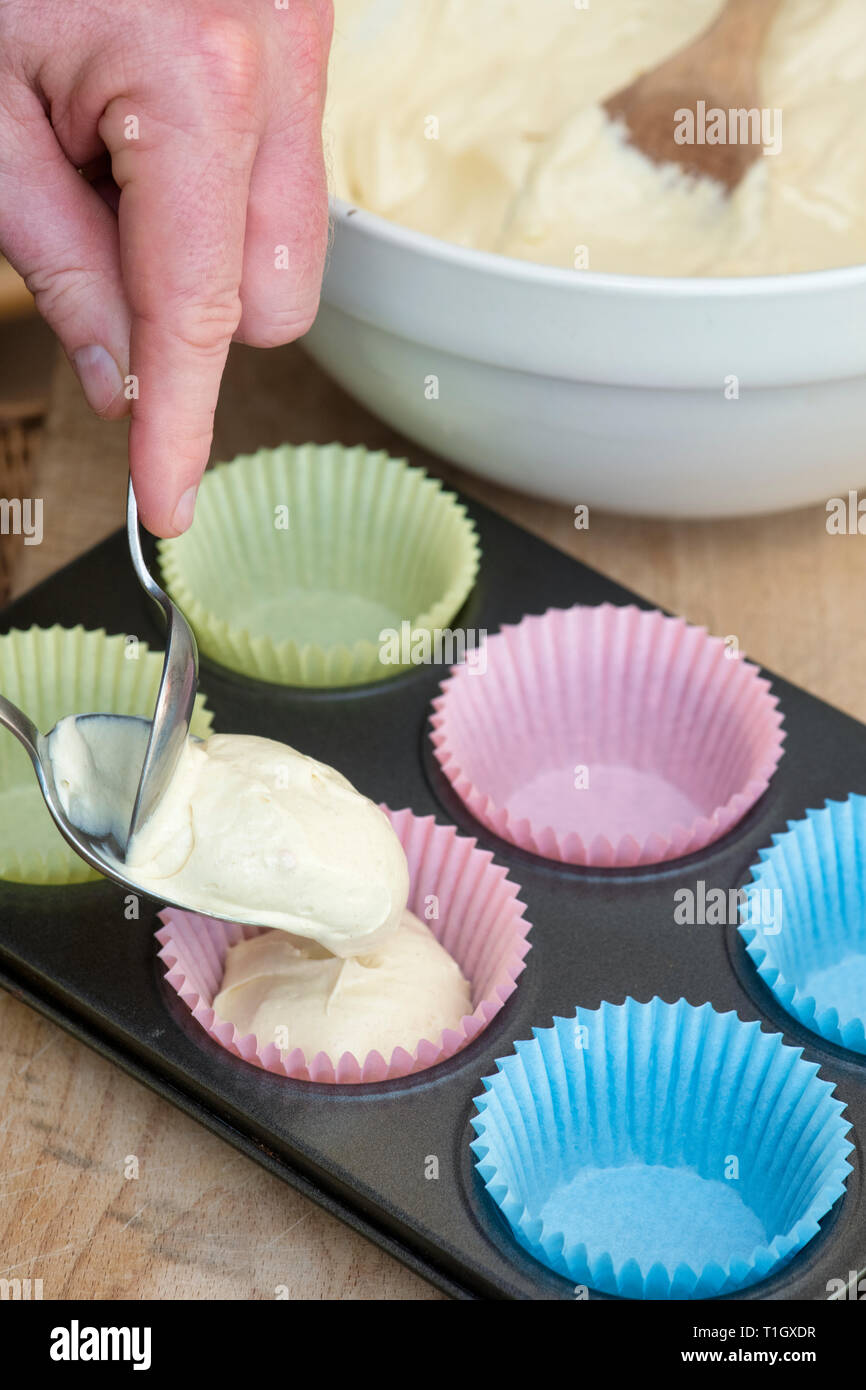 Mixing bowl and spoons hi-res stock photography and images - Alamy
