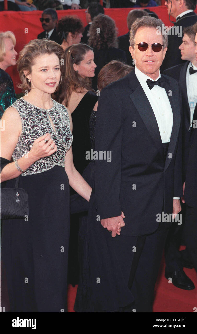 LOS ANGELES, CA - March 22, 1999: Actor WARREN BEATTY & actress wife ...