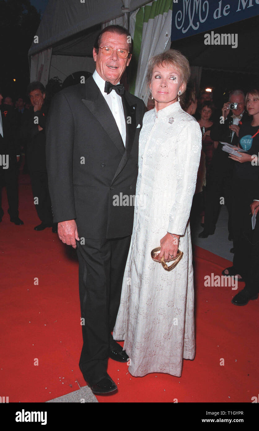 CANNES, FRANCE: 20 MAY 1999: Actor ROGER MOORE & wife at the 6th annual ...