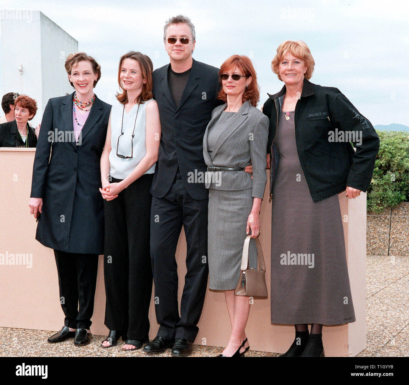 CANNES, FRANCE: 18 MAY 1999: Director TIM ROBBINS with actresses JOAN ...