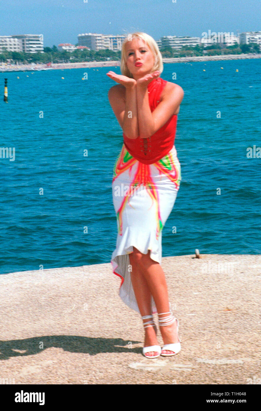 Denise van outen 1999 hi-res stock photography and images - Alamy