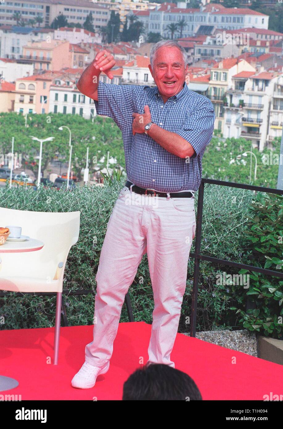 CANNES, FRANCE: 13 MAY 1999: British actor NIGEL HAWTHORNE at the ...
