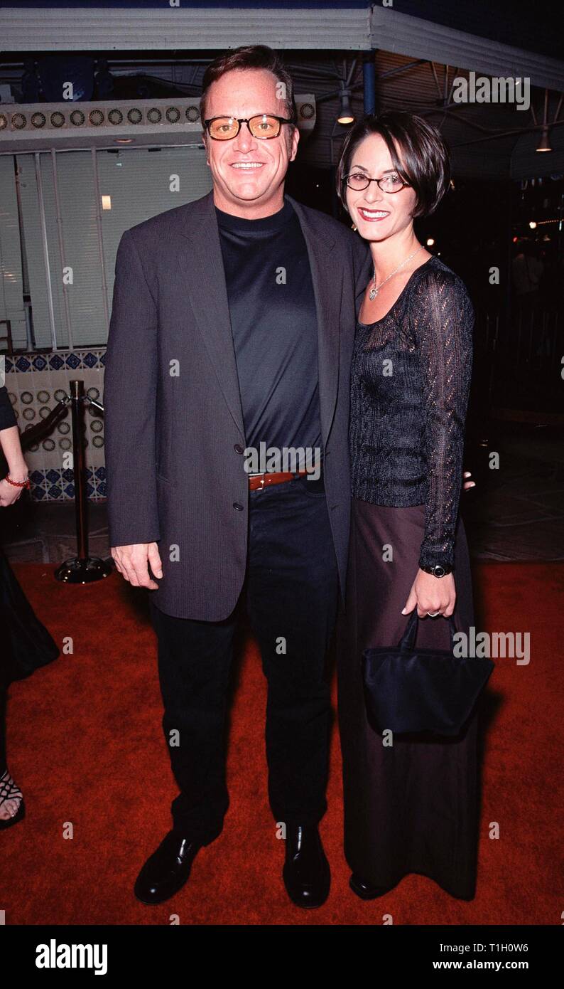 LOS ANGELES, CA. October 06, 1999: Actor Tom Arnold & girlfriend Mary ...