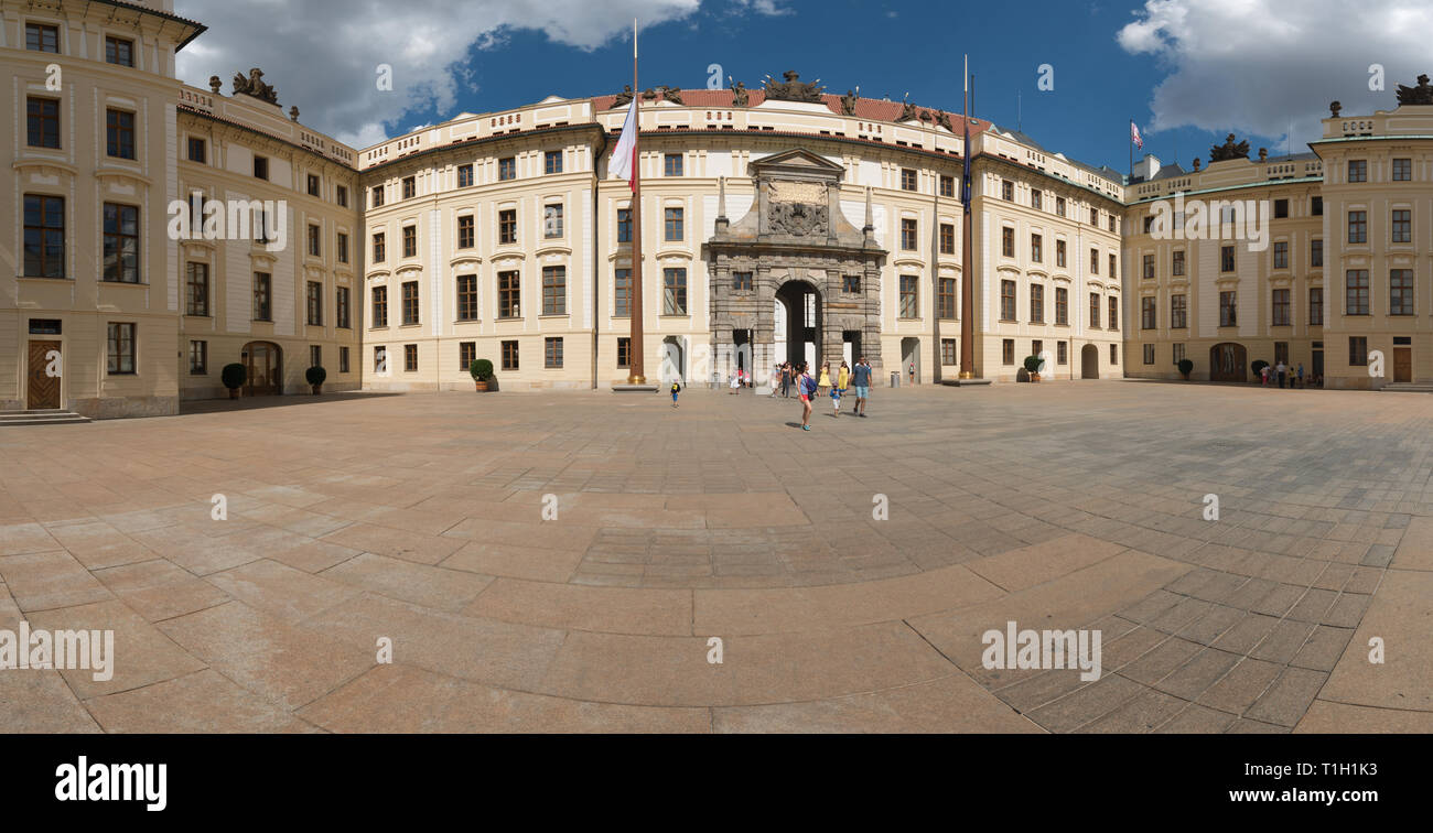 Prague castle courtyard hi-res stock photography and images - Alamy