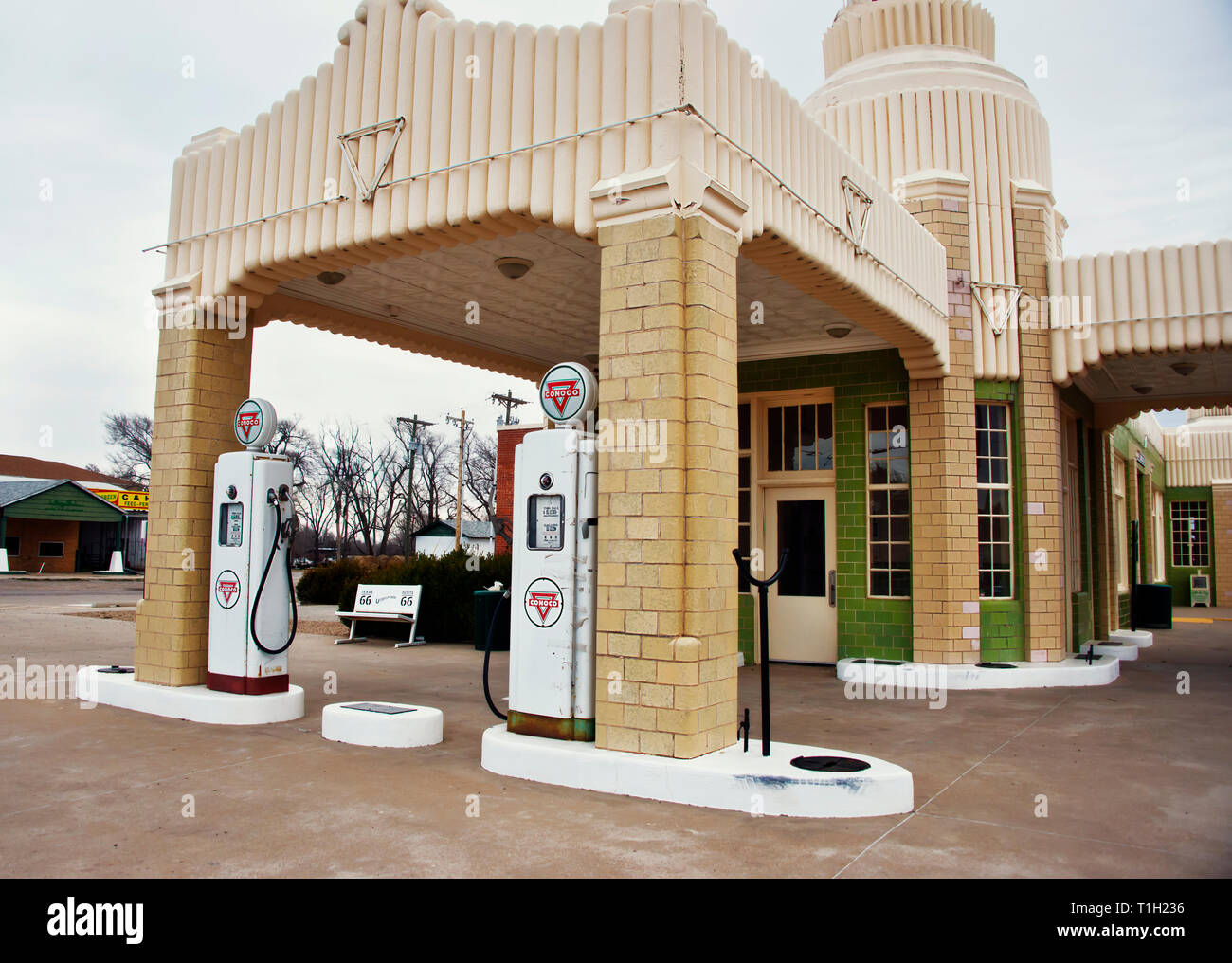 Shamrock, Texas - March 10, 2019: Art deco U-Drop Inn Conoco Station ...