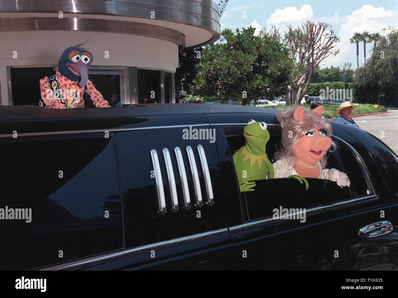 LOS ANGELES, CA. July 11, 1999: KERMIT THE FROG, MISS PIGGY & GONZO ...