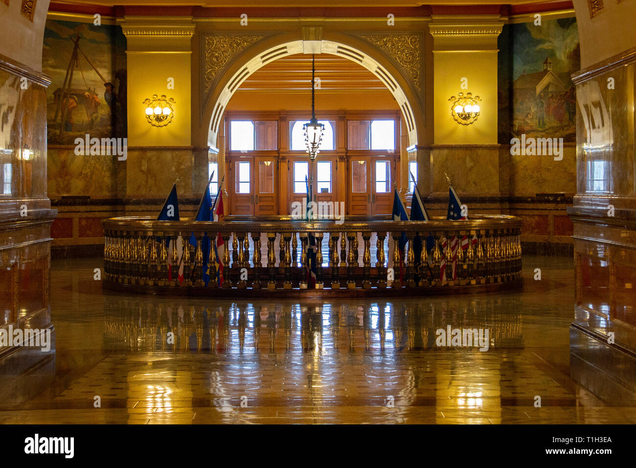 Topeka interior senate hi-res stock photography and images - Alamy
