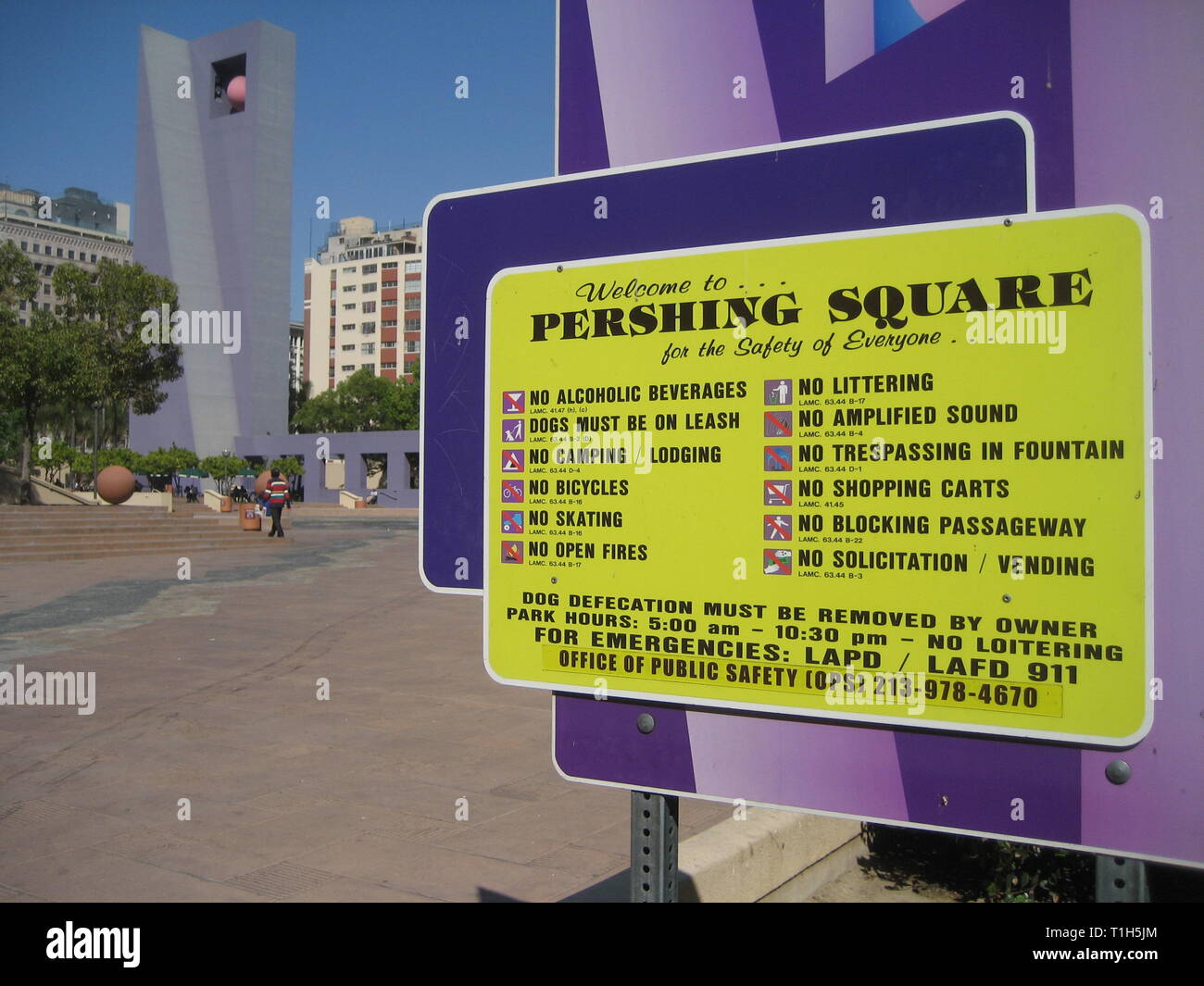 Pershing square rules sign Stock Photo - Alamy