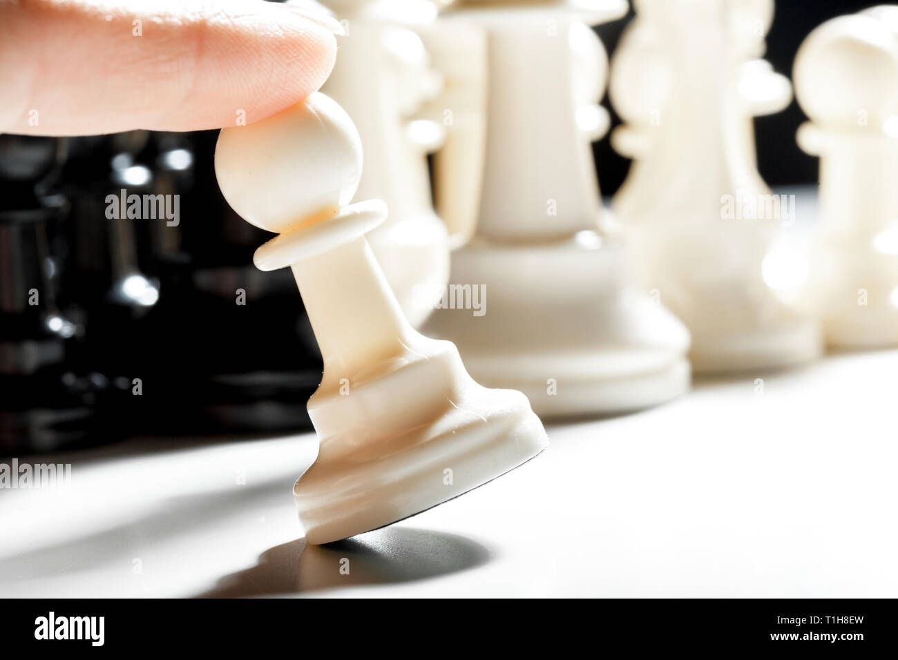woman playing chess Stock Photo - Alamy